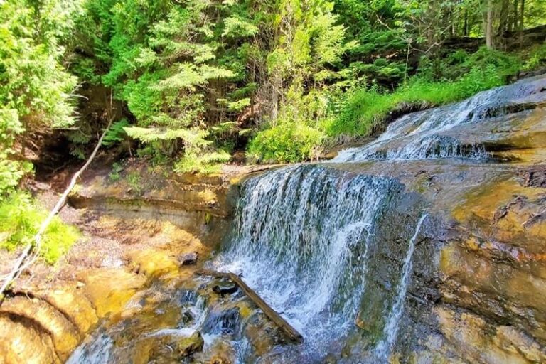 10+ must-see Upper Peninsula Michigan waterfalls! + map 🌳 UP Michigan ...