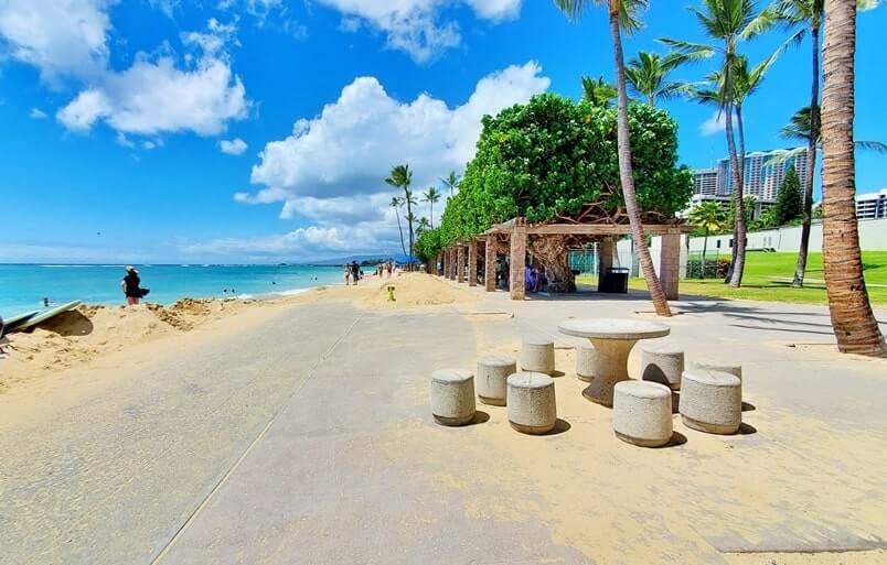Banan for banana ice cream in a pineapple with VIEWS in Waikiki near ...